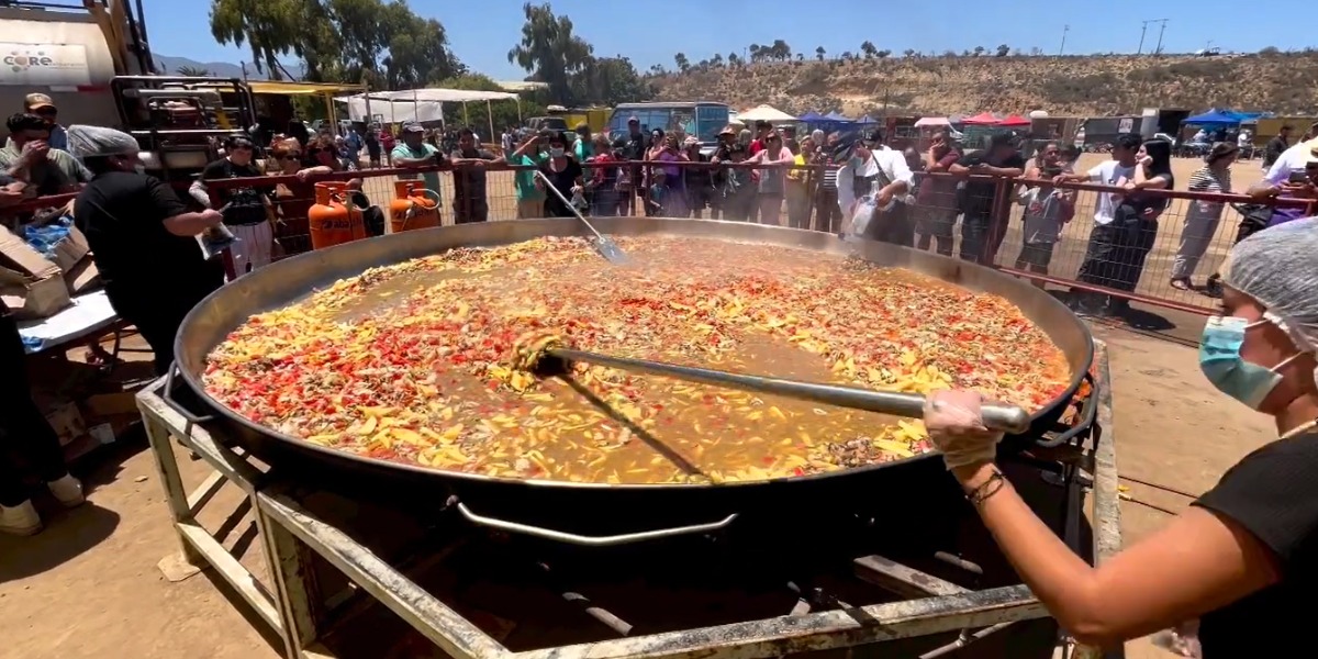 En Los Molles prepararon la paila marina más grande de Chile - TUOPINAS.CL