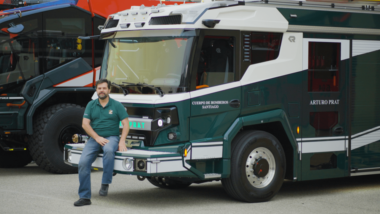 Se acerca a Chile: Inician embarque del primer carro bomba eléctrico de ...